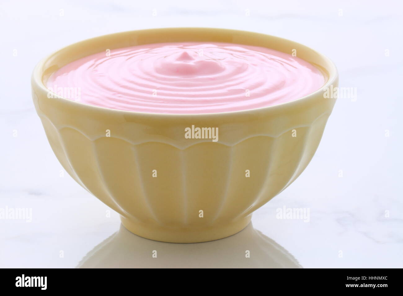 Strawberry yoghurt ice home hi-res stock photography and images - Alamy