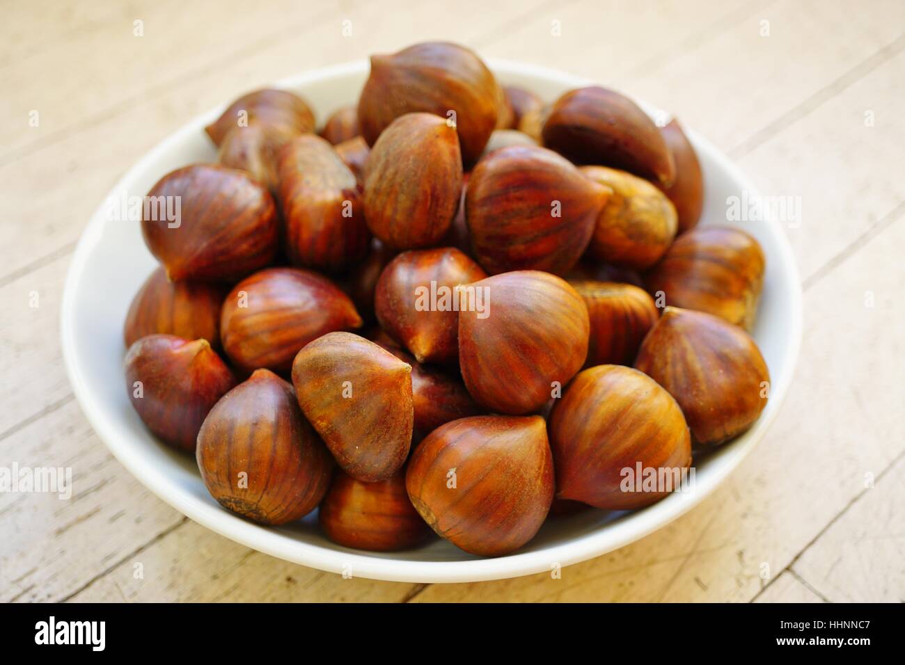 Bowl of fresh Italian chestnuts in the shell in winter Stock Photo - Alamy