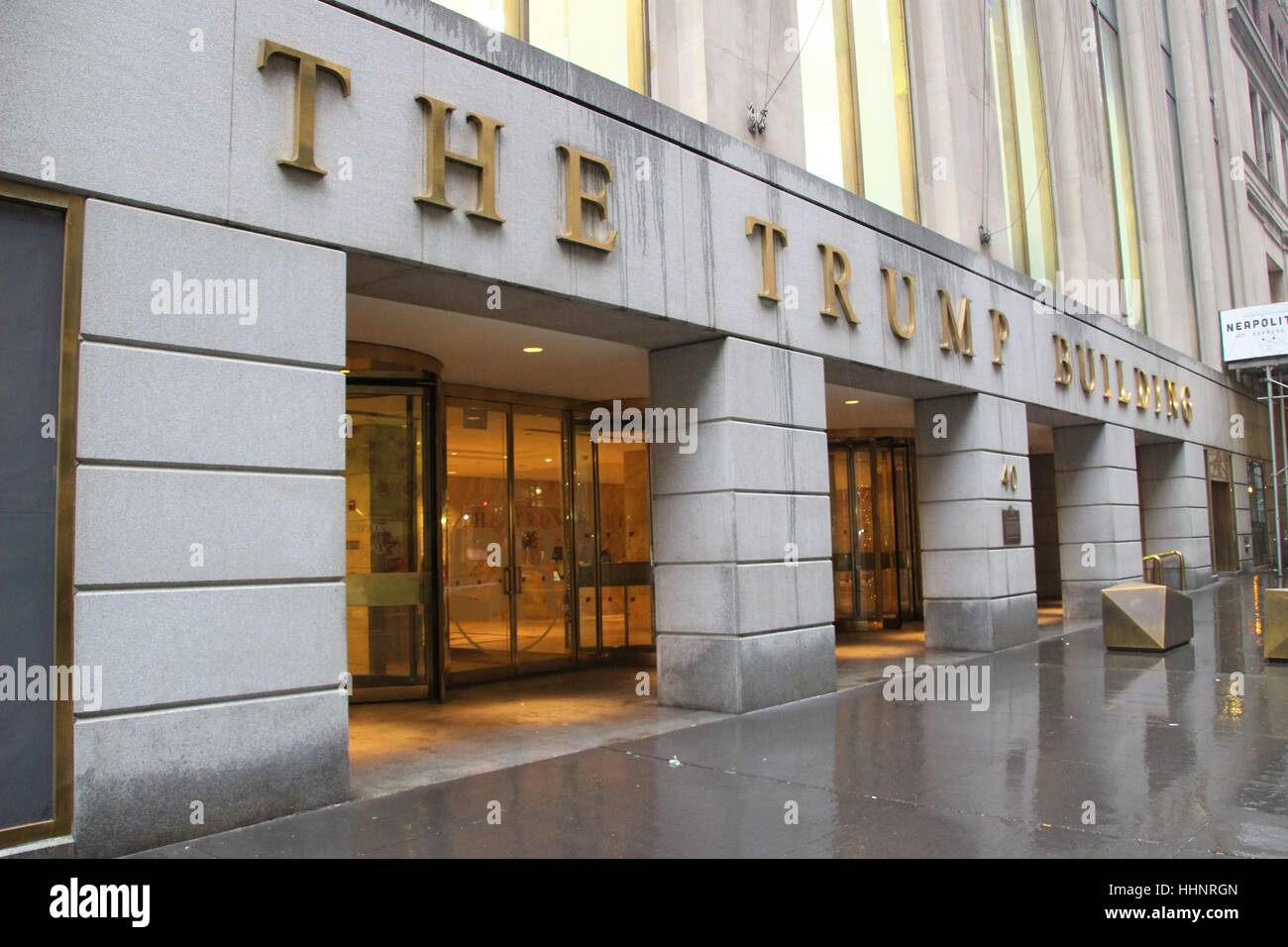 40 wall street trump hi-res stock photography and images - Alamy