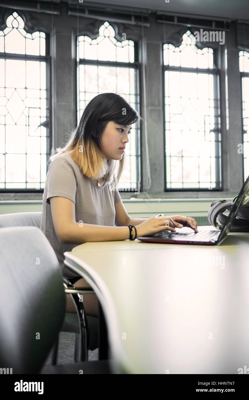 Chinese student laptop hi-res stock photography and images - Alamy