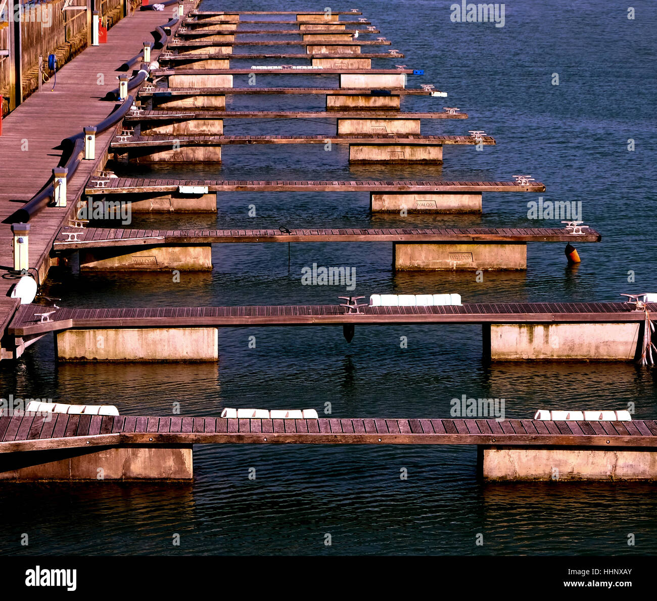 Boat jetties hi-res stock photography and images - Alamy