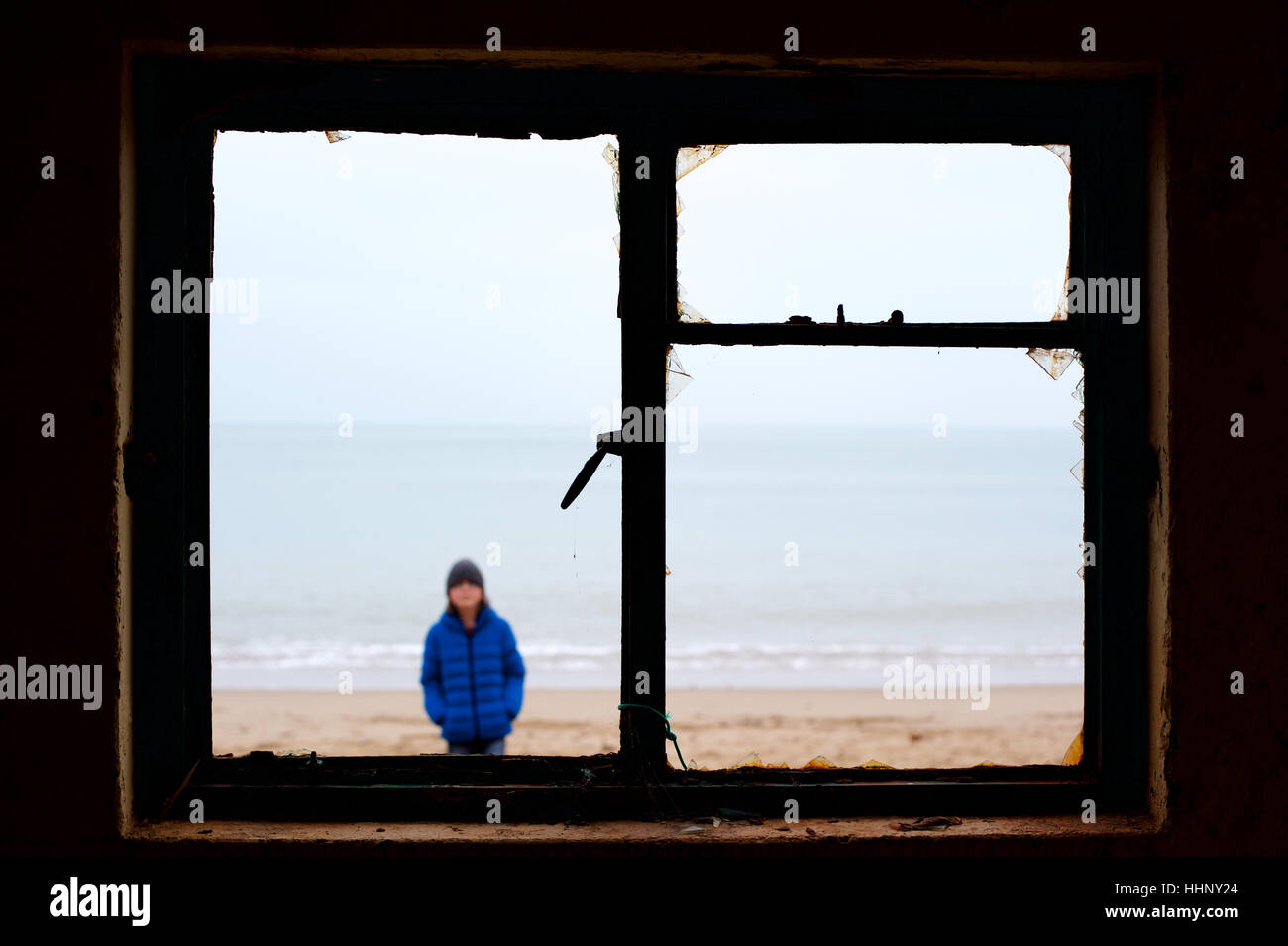 Glass broken beach hi-res stock photography and images - Alamy