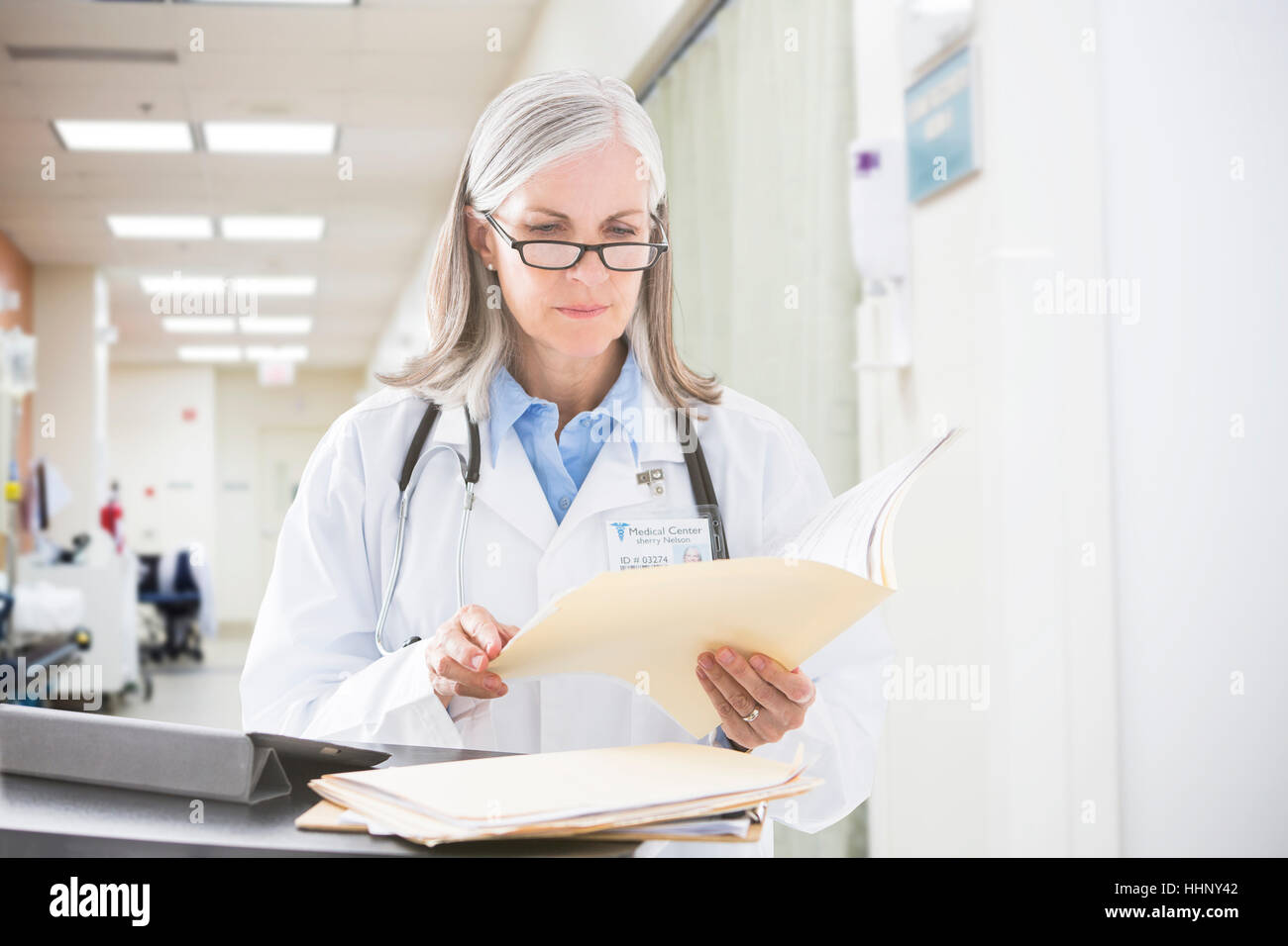 Doctor reading chart hi-res stock photography and images - Alamy