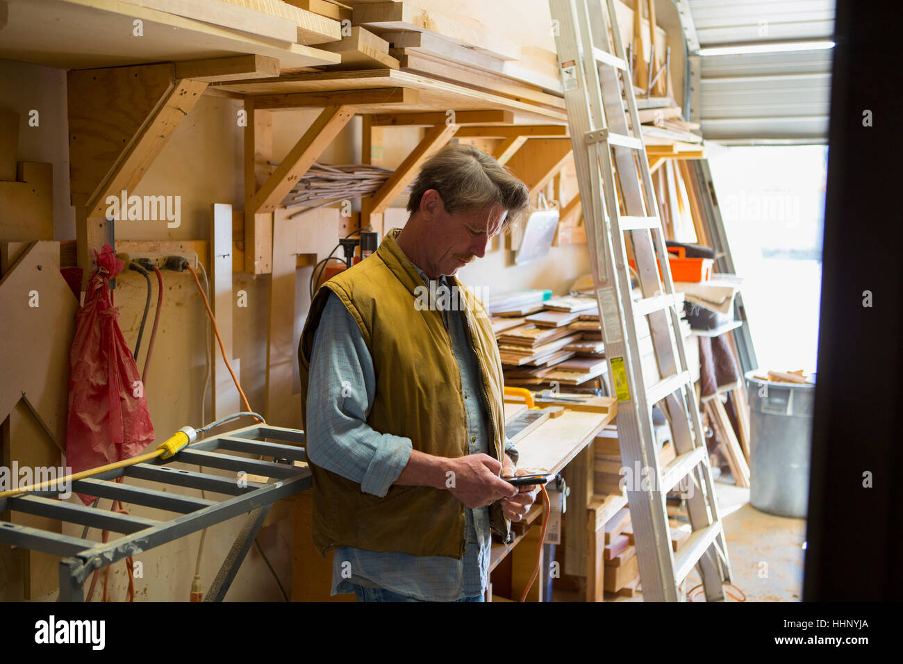 Manual worker phone hi-res stock photography and images - Alamy