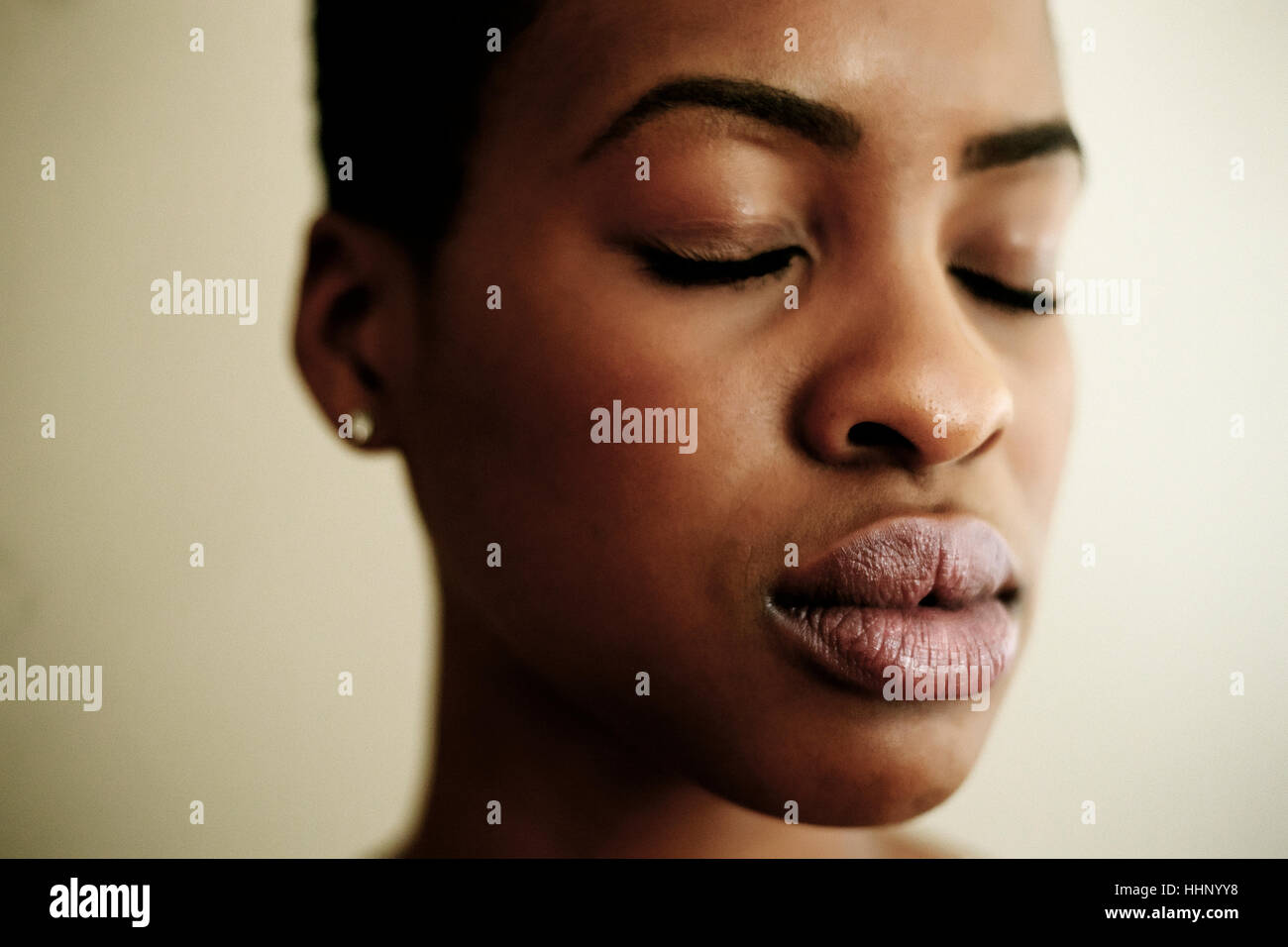 Black woman face close up hi-res stock photography and images - Alamy