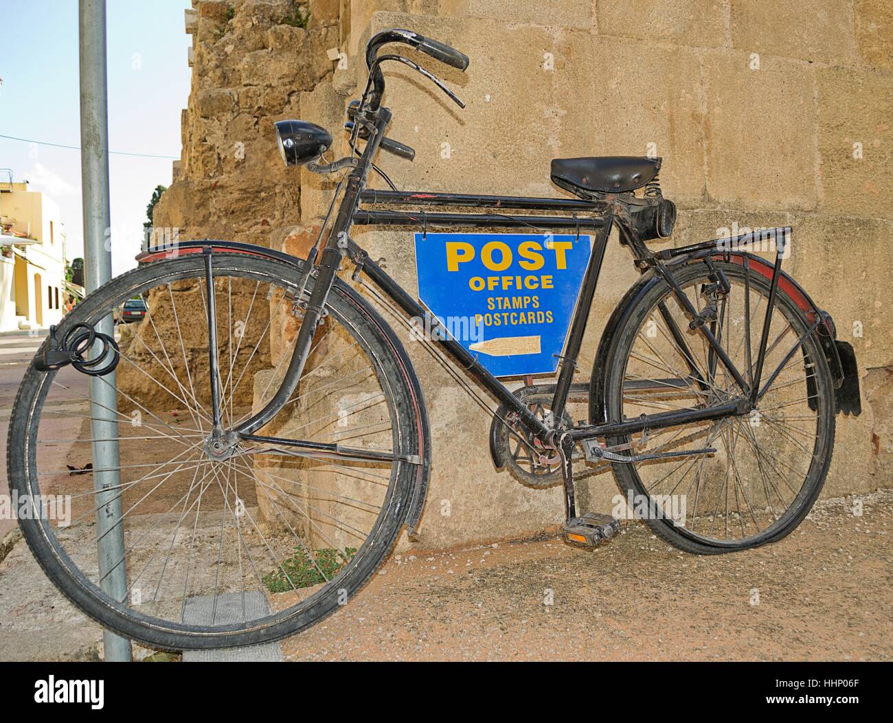 Letters and postcards hi-res stock photography and images - Alamy