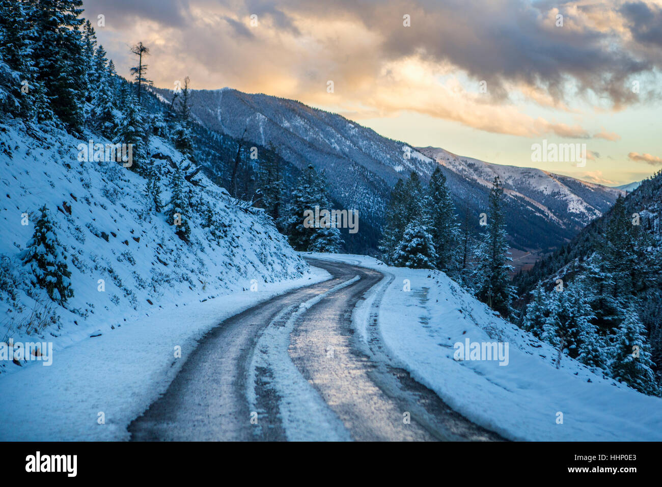 Winding road on snow hi-res stock photography and images - Alamy