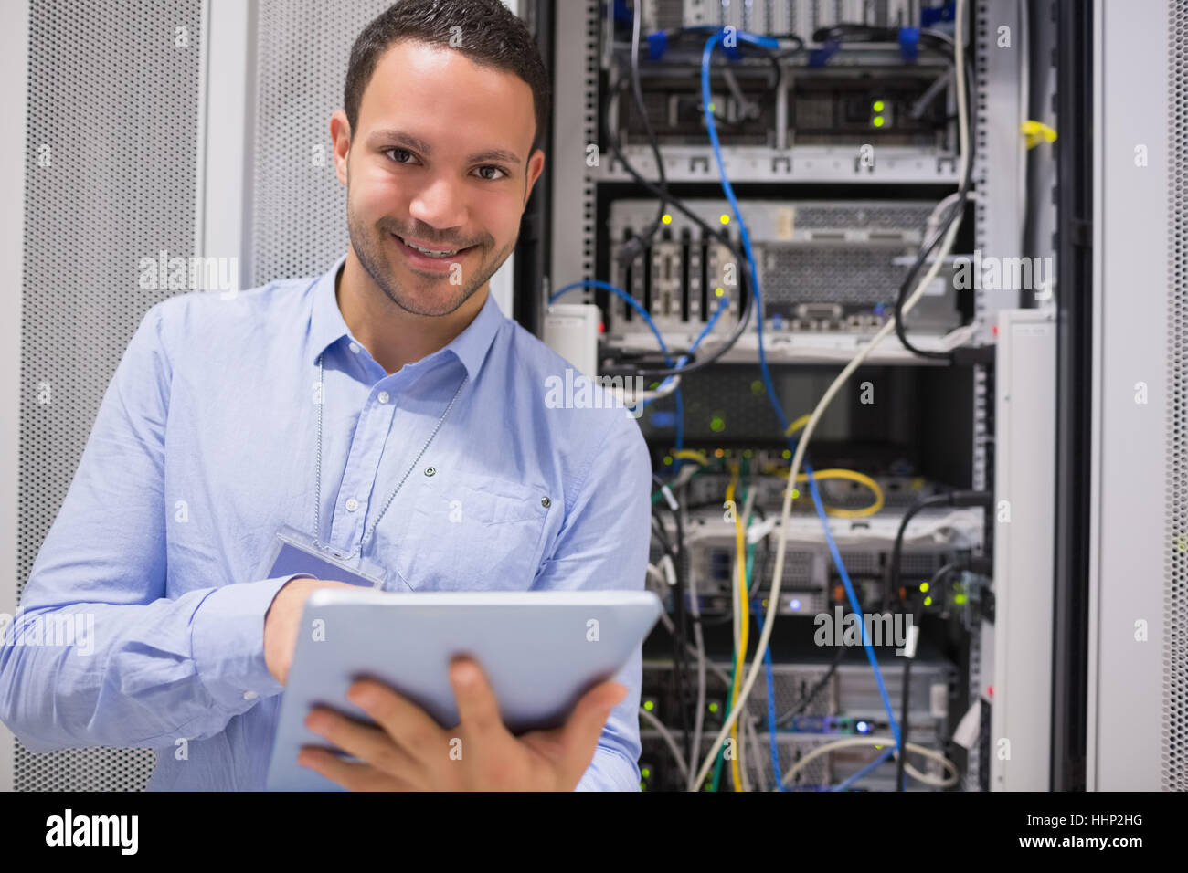 Data centre worker tablet hi-res stock photography and images - Alamy