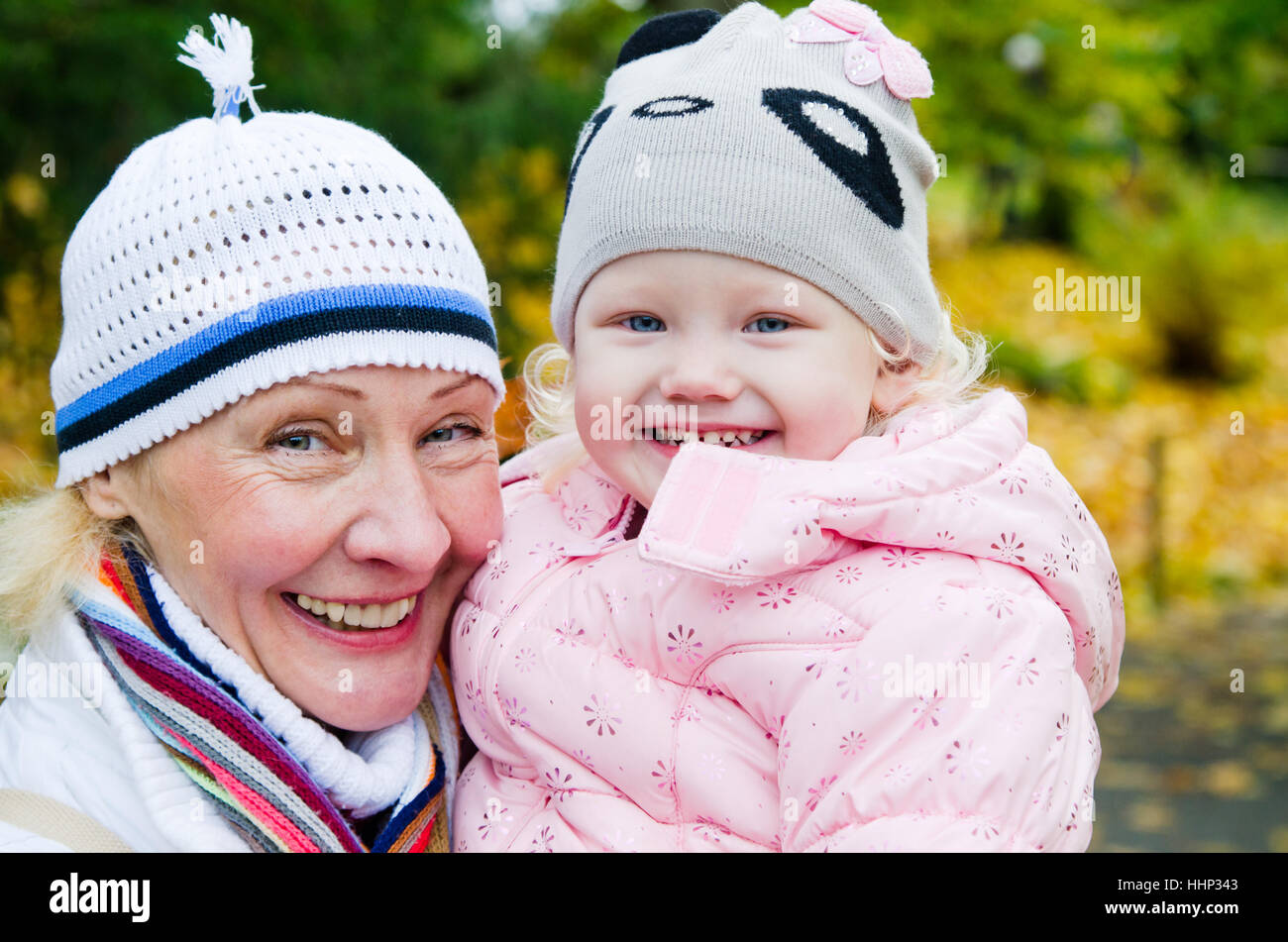 female, familiy, family, woman, humans, human beings, people, folk ...