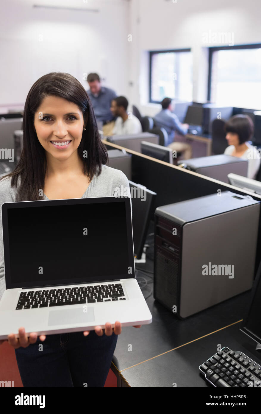 Woman presenting a laptop in the computer class Stock Photo - Alamy