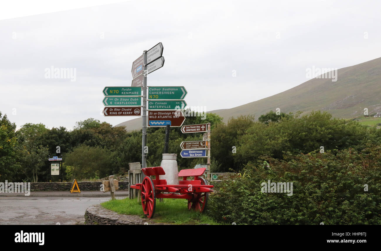 Road Signs Ireland Stock Photos & Road Signs Ireland Stock Images - Alamy
