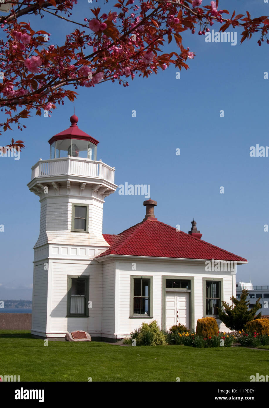 station, house, building, leaf, tree, branch, style of construction ...