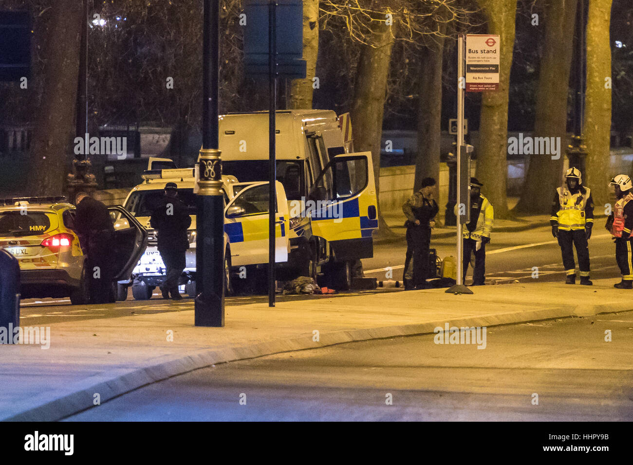 London, UK. 19th Jan, 2017. Bomb disposal experts from the Royal Navy ...
