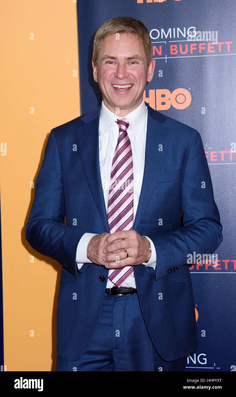 New York, USA. 19th Jan, 2017. Pat Kiernan seen arriving for HBO's ...