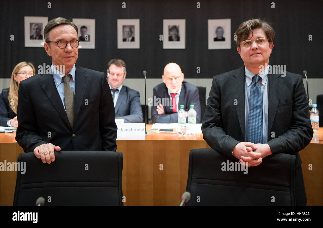 Matthias Wissmann (L), President of the German Association of the ...
