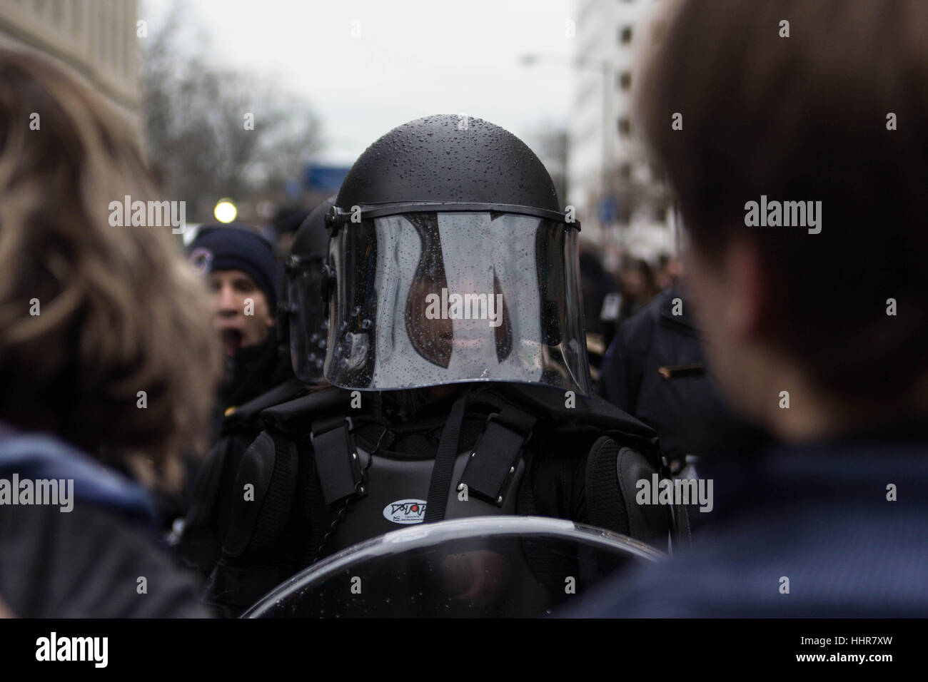 Washington, USA. 20th Jan, 2017. Demonstrators march, block foot ...