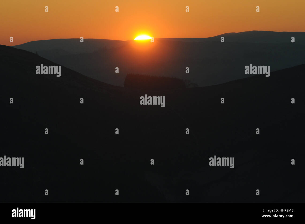 Powys, Wales, UK. 20th Jan, 2017. The sun sets after a cold day looking ...