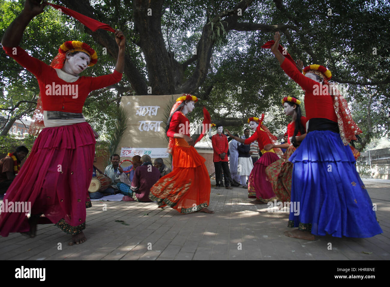 Dhaka, Bangladesh. 20th Jan, 2017. Bangladeshi folk artists perform on ...