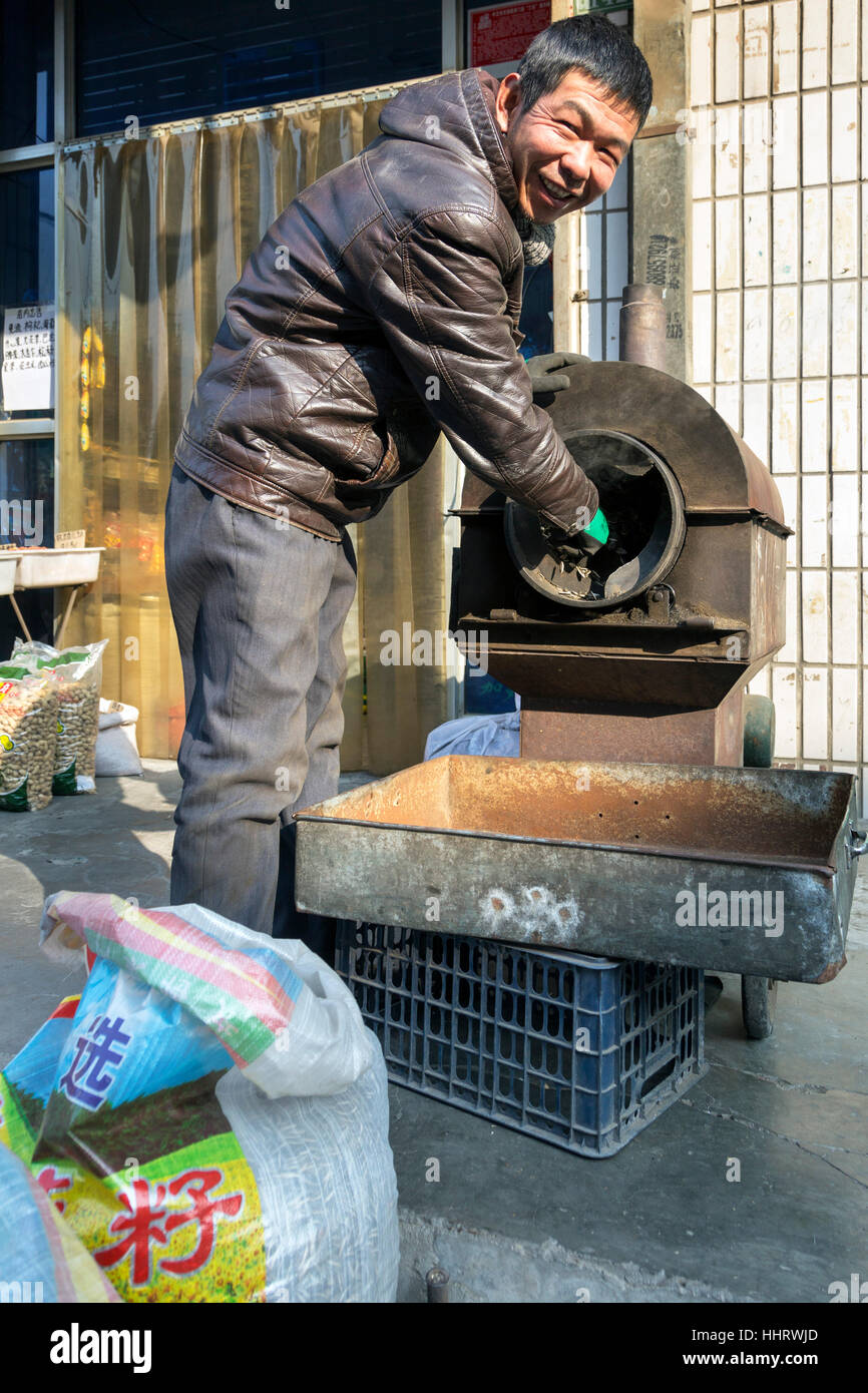 Man working with grinding machine hi-res stock photography and images ...