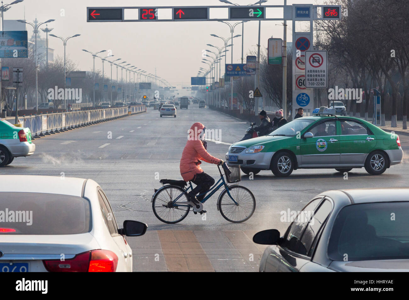 Approach road hi-res stock photography and images - Alamy