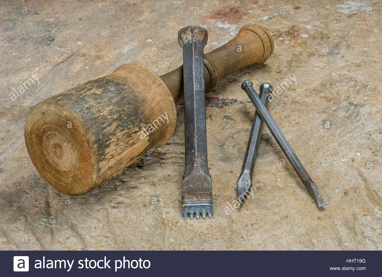 Hammer Chisel Sculptor Stone Stock Photos & Hammer Chisel Sculptor ...