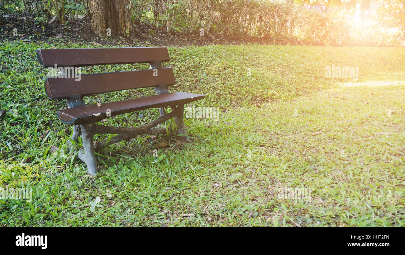 Park green grass bench hi-res stock photography and images - Alamy