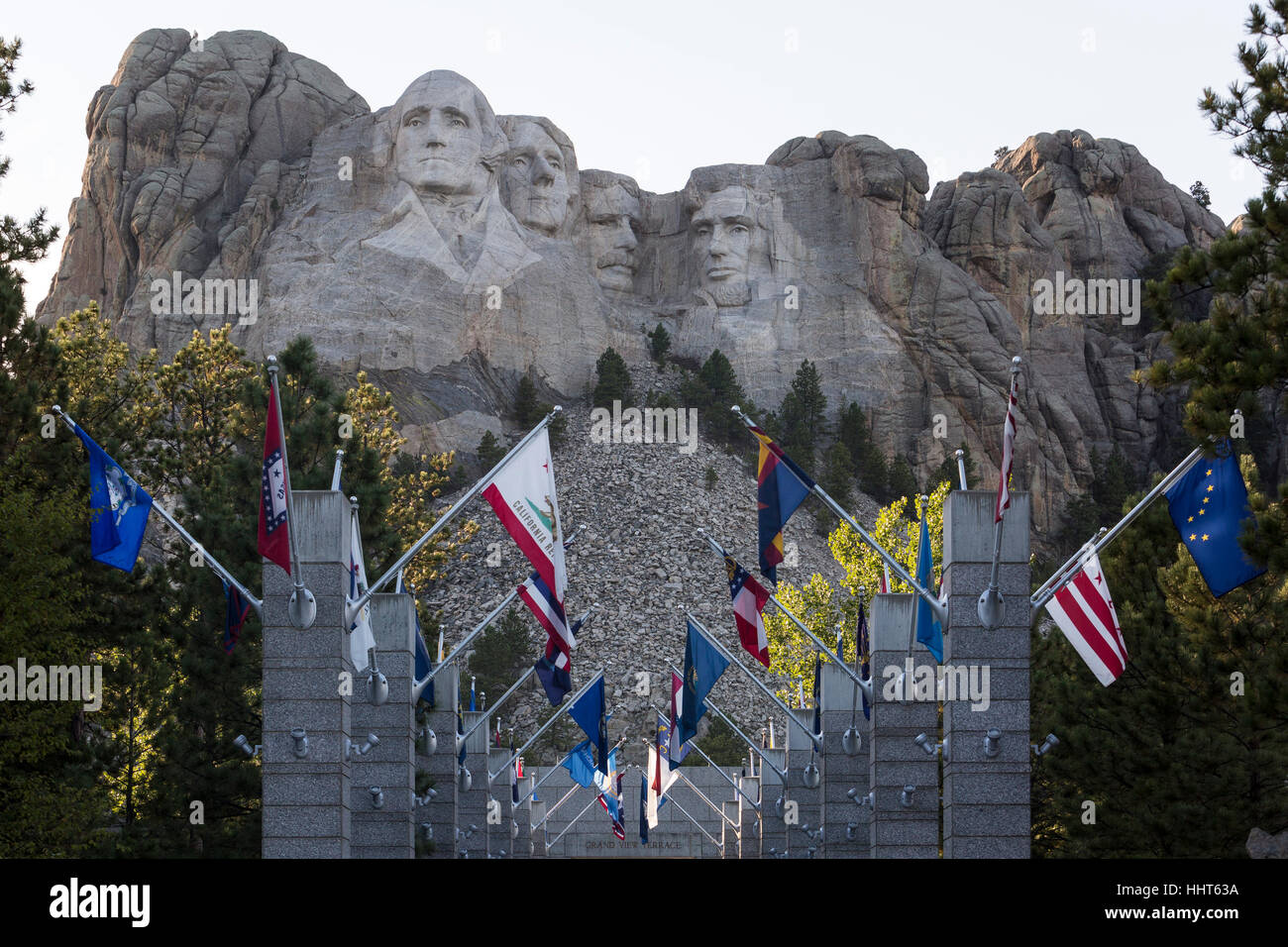 Sculptures of George Washington, Thomas Jefferson, Theodore Roosevelt ...
