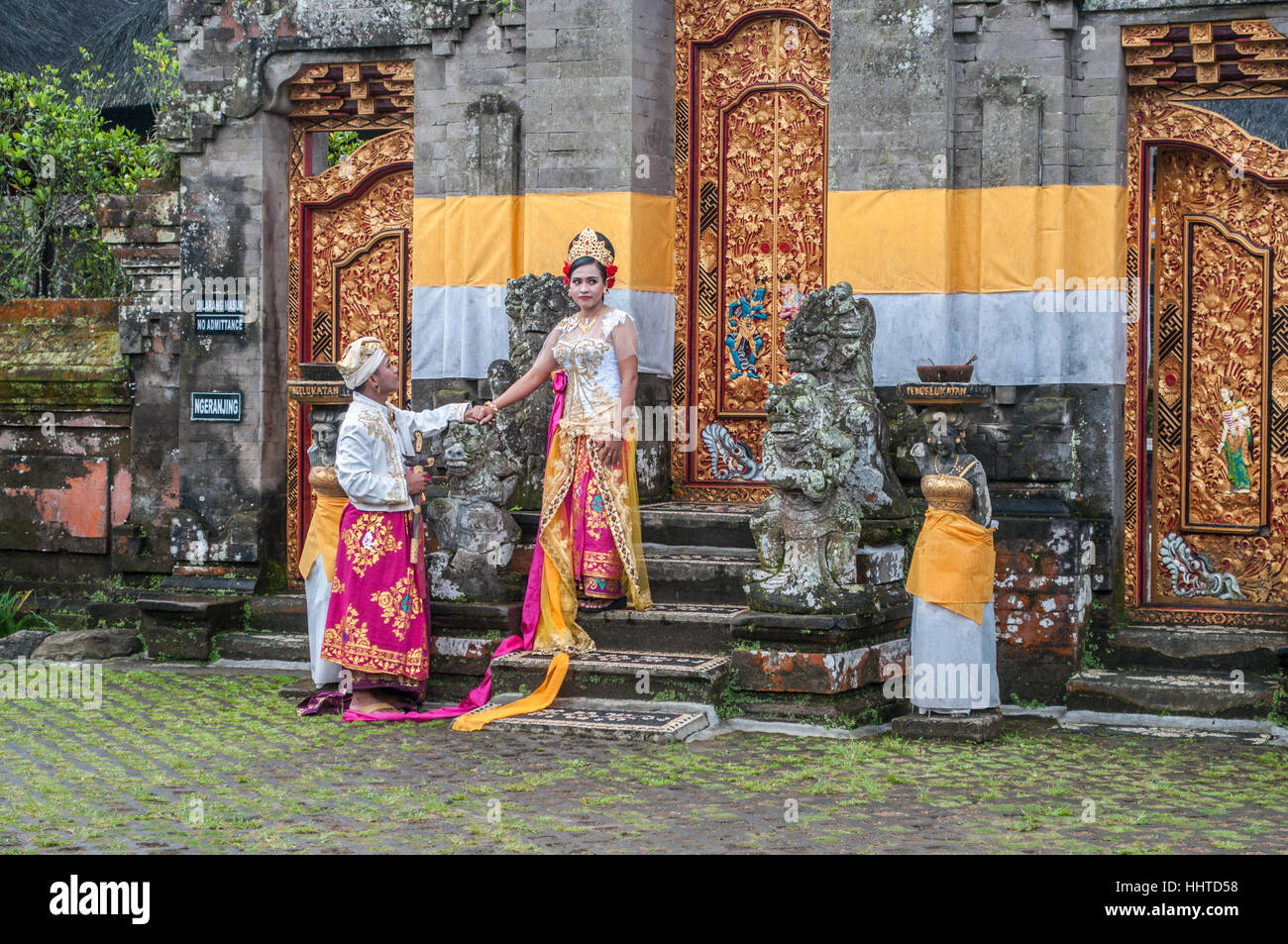 Traditional balinese wedding hi-res stock photography and images - Alamy