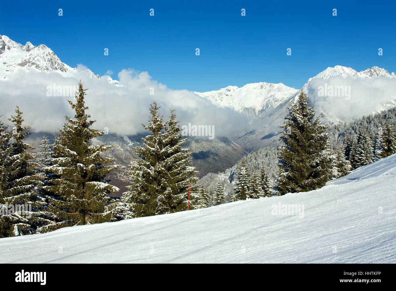 Ski piste in a high mountain range Stock Photo - Alamy