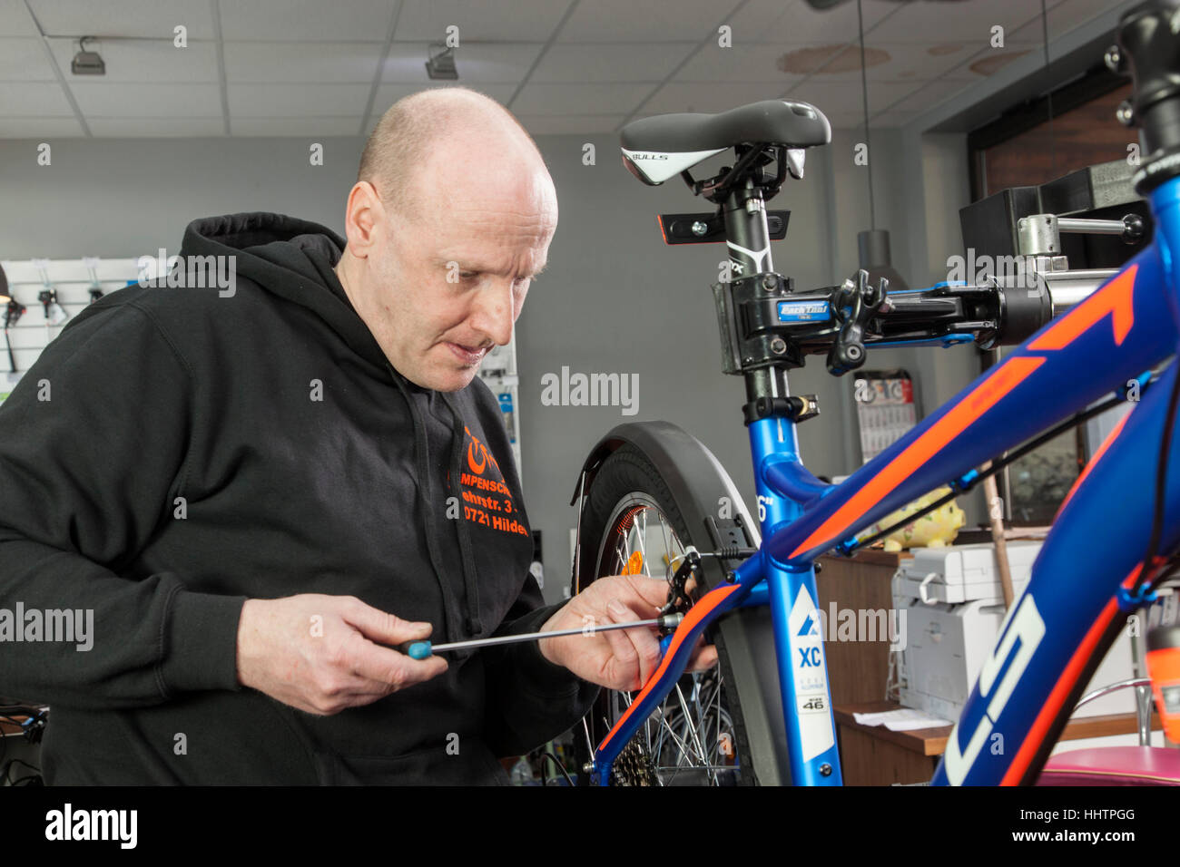 Bicycle mechanic hi-res stock photography and images - Alamy