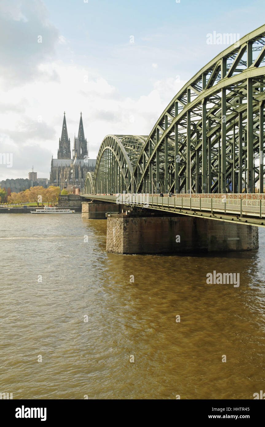 Arched steel fencing hi-res stock photography and images - Alamy