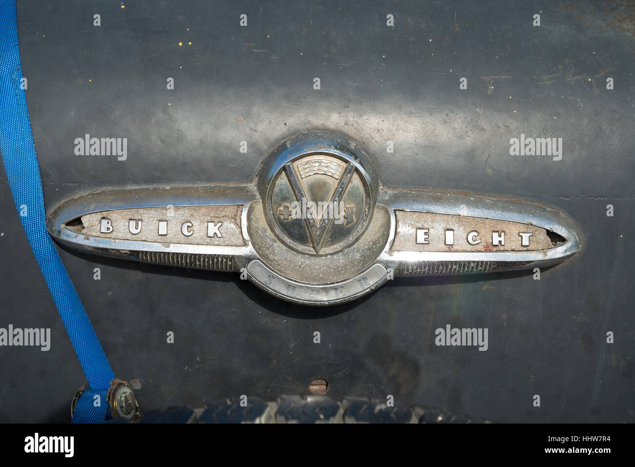 Buick eight badge on old Cuban American classic car Stock Photo - Alamy