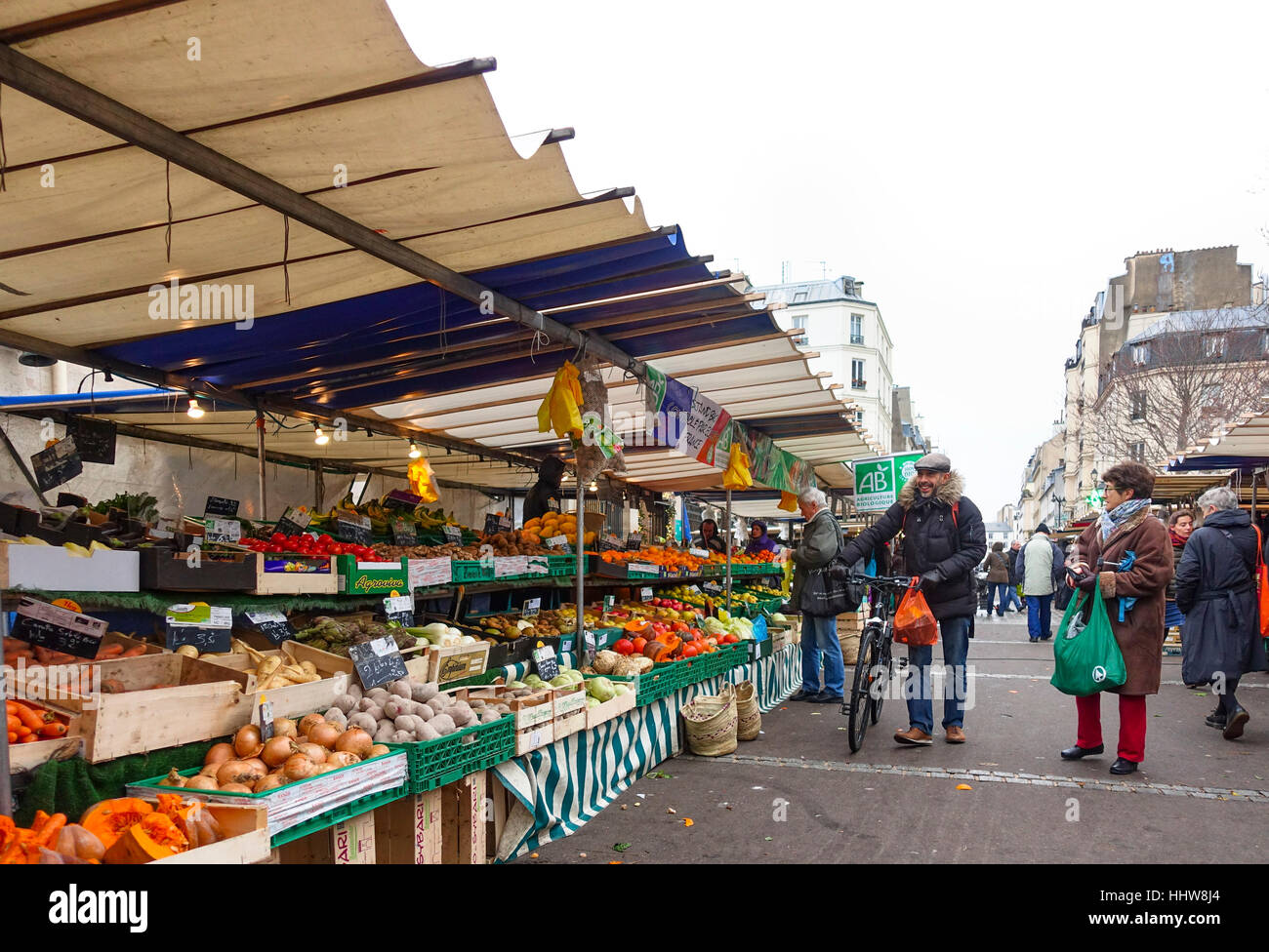 Aligre outdoor food market, busy fruit and vegetables outdoor market at ...