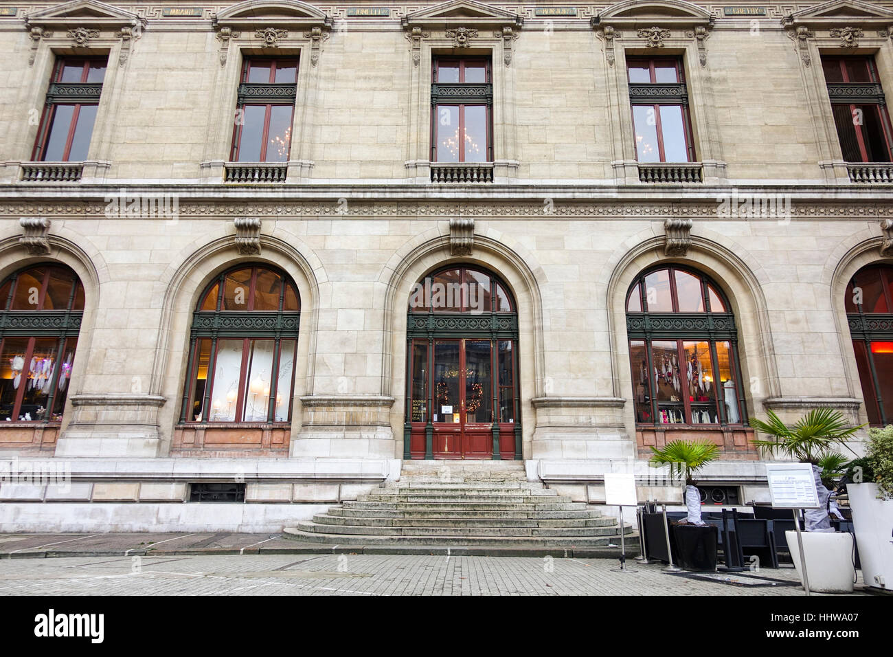 L'opera restaurant paris hi-res stock photography and images - Alamy