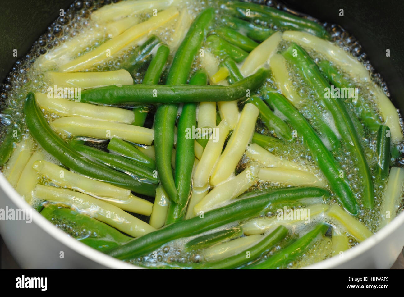 String bean boiling hi-res stock photography and images - Alamy