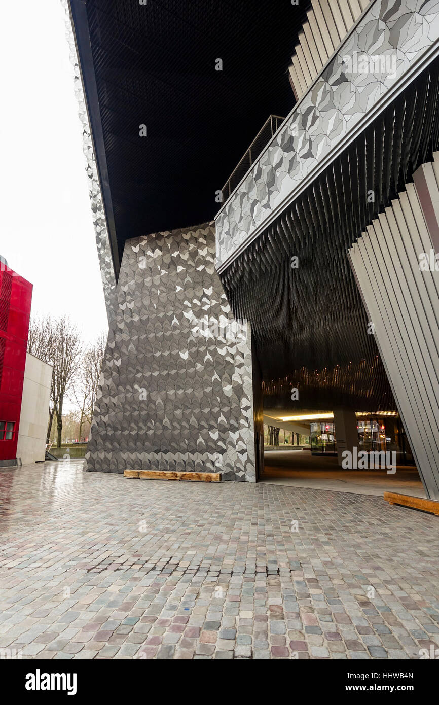 The Paris Philharmonic designed by Jean Nouvel, Parc de la Villette ...