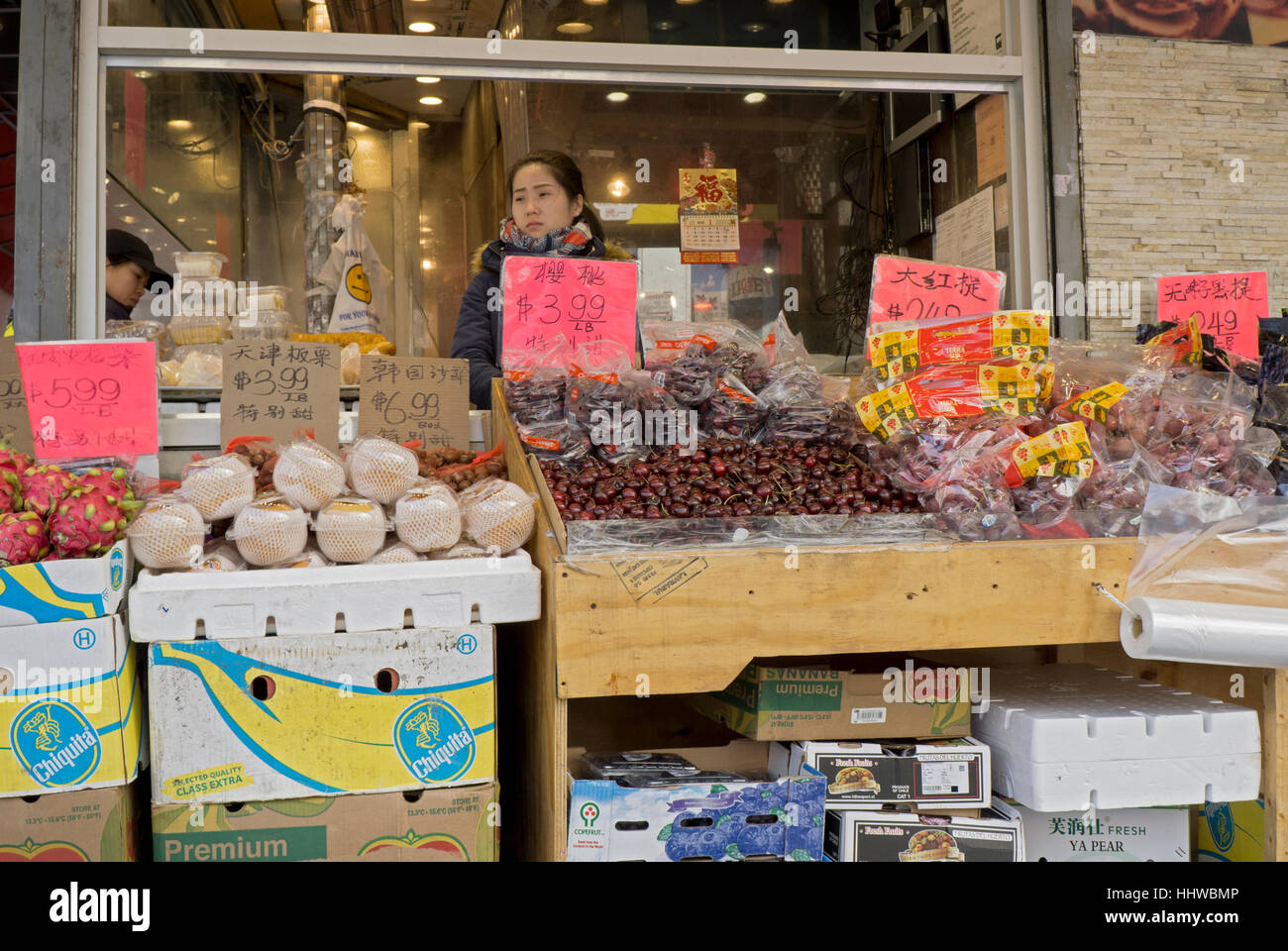Flushing new york fruit hi-res stock photography and images - Alamy