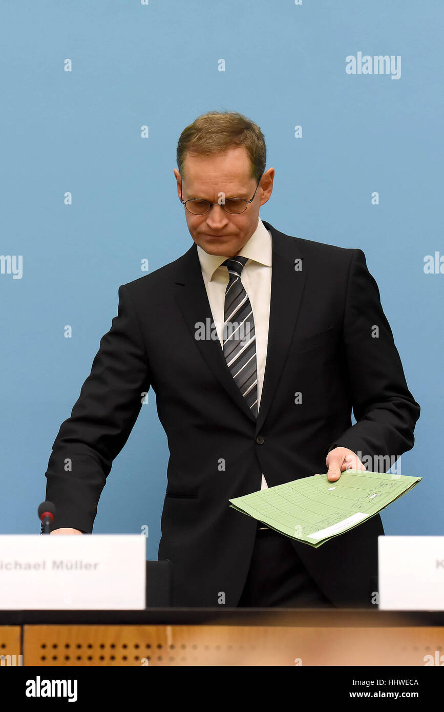 Presser of Michael Mueller, mayor of Berlin, Andreas Geisel, Senator ...