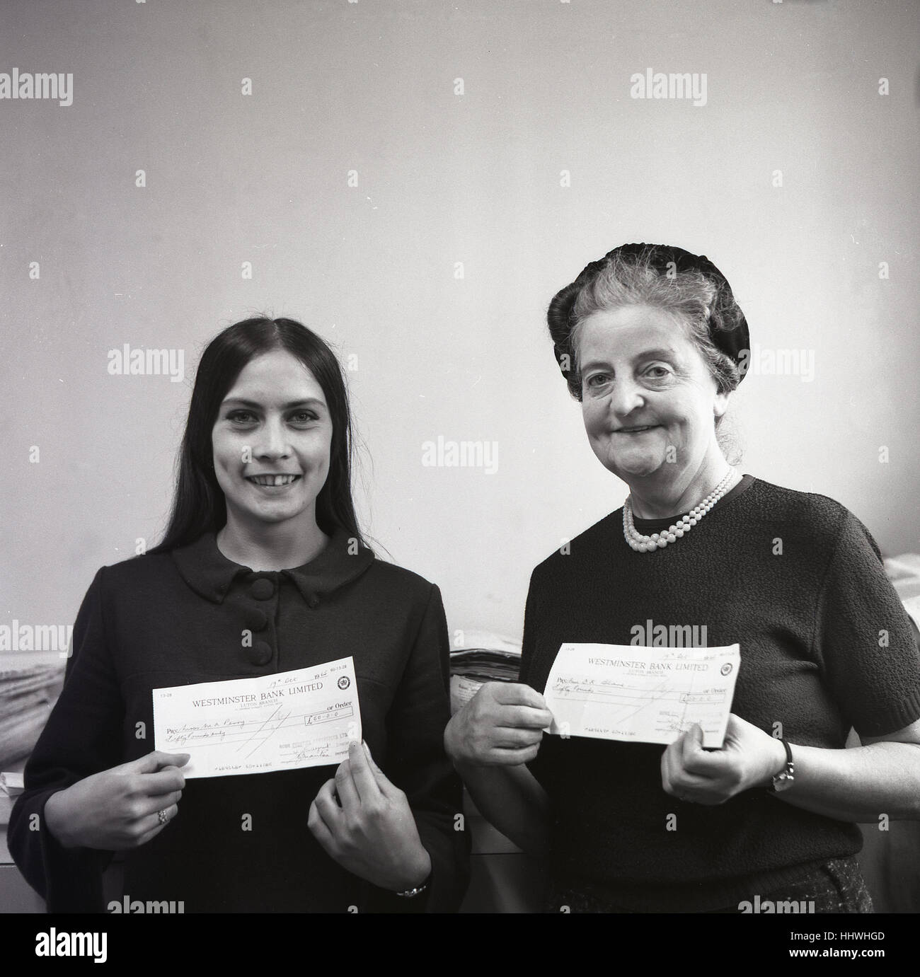 Prize cheque hi-res stock photography and images - Alamy