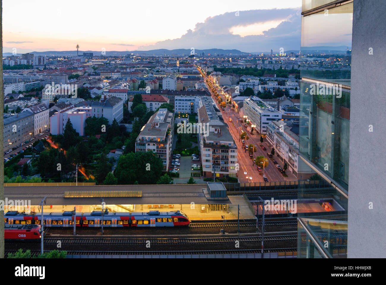 Center simmering hi-res stock photography and images - Alamy