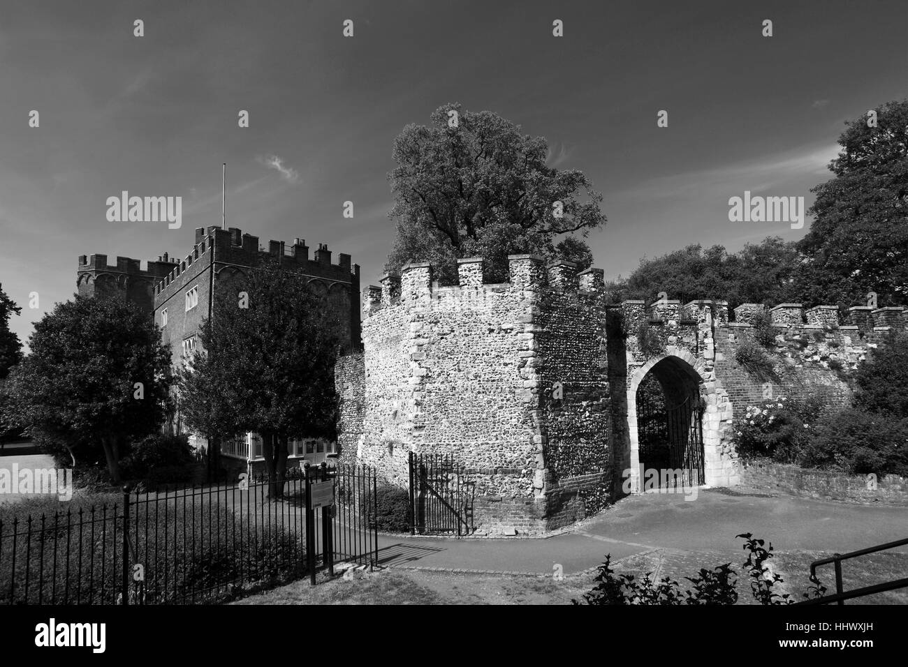 Spring castle gardens hi-res stock photography and images - Alamy