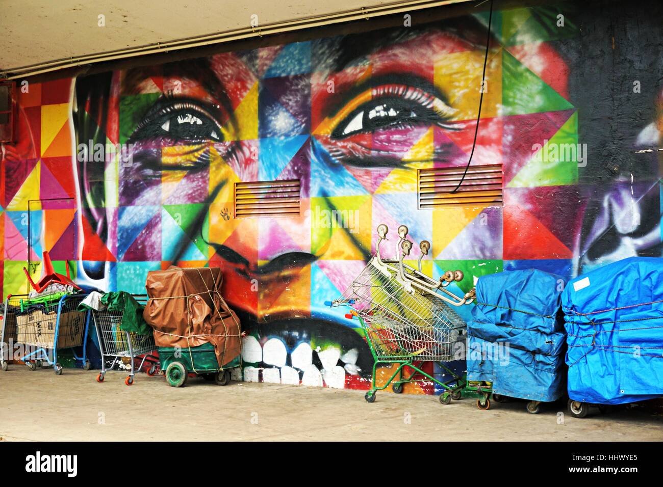 Child artist mural hi-res stock photography and images - Alamy