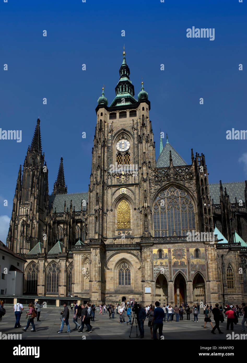 Prague saint vitus cathedral castle hi-res stock photography and images ...