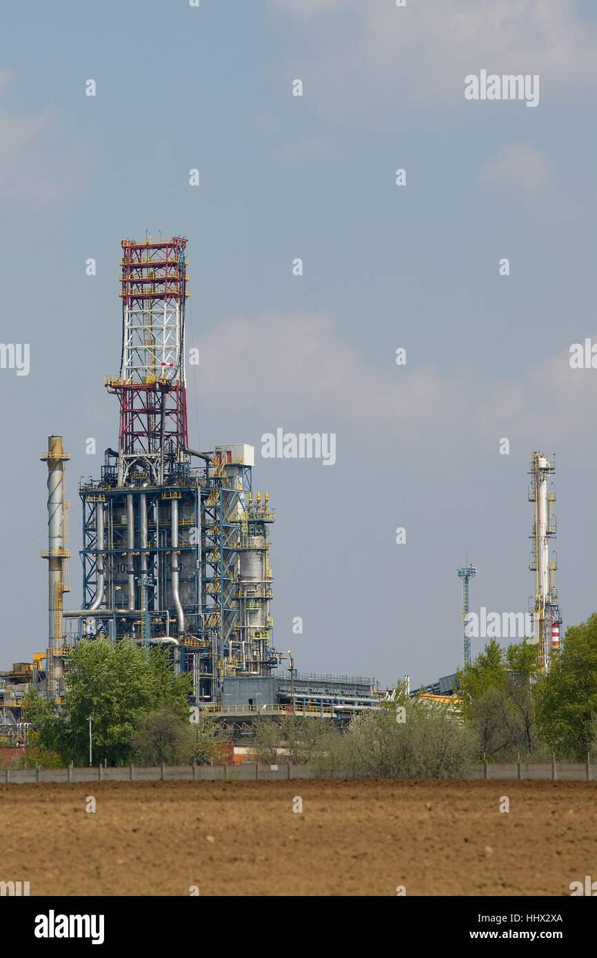 Industrial structures of an oil refinery Stock Photo - Alamy
