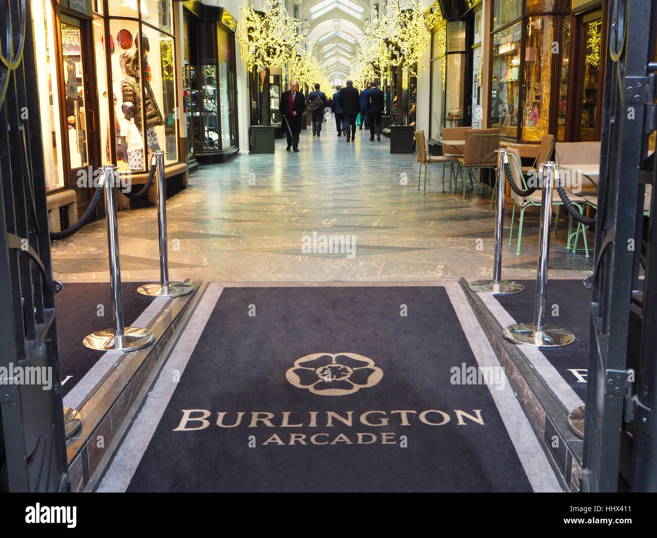 Mayfair shopping centre hi-res stock photography and images - Alamy
