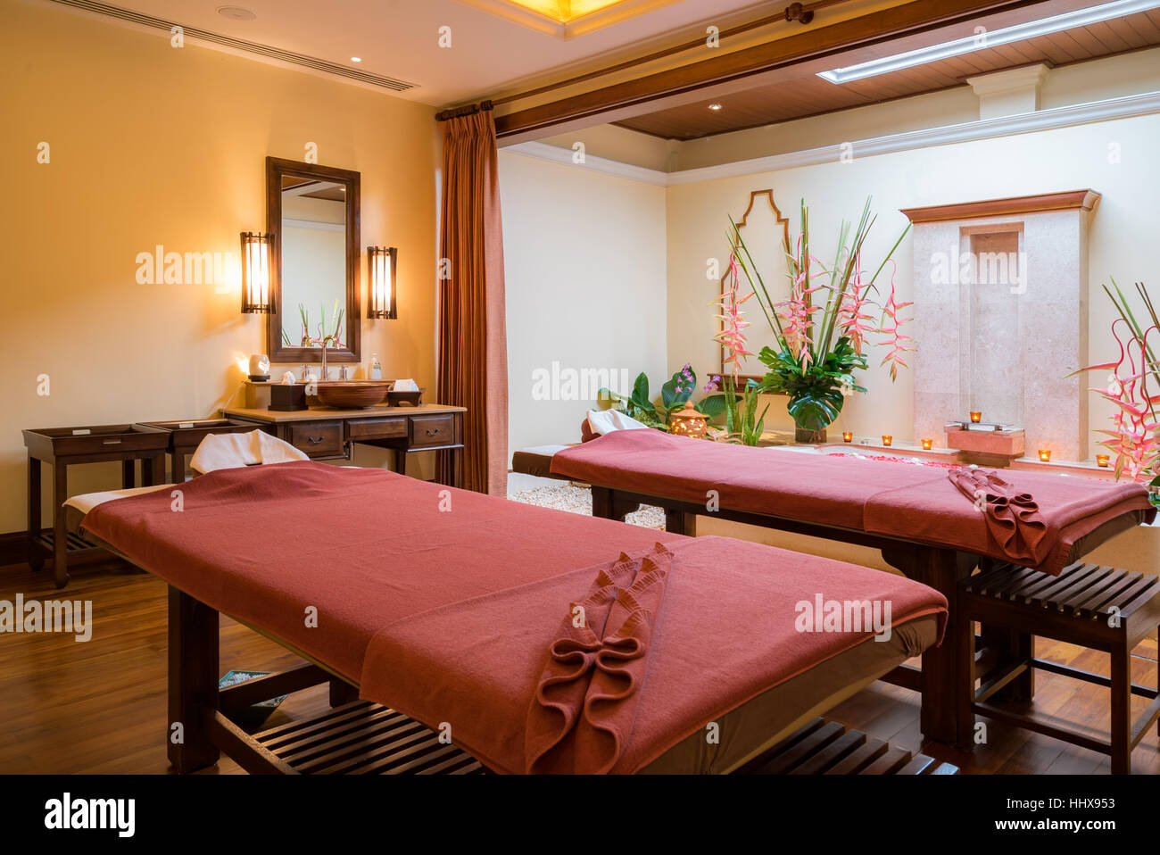 Spa room with bed for treatment Stock Photo - Alamy