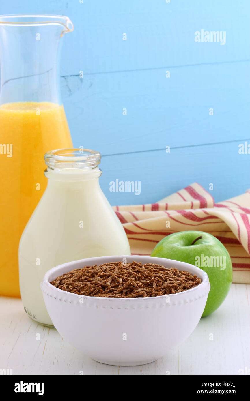 Healthy and delicious bran cereal breakfast Stock Photo - Alamy