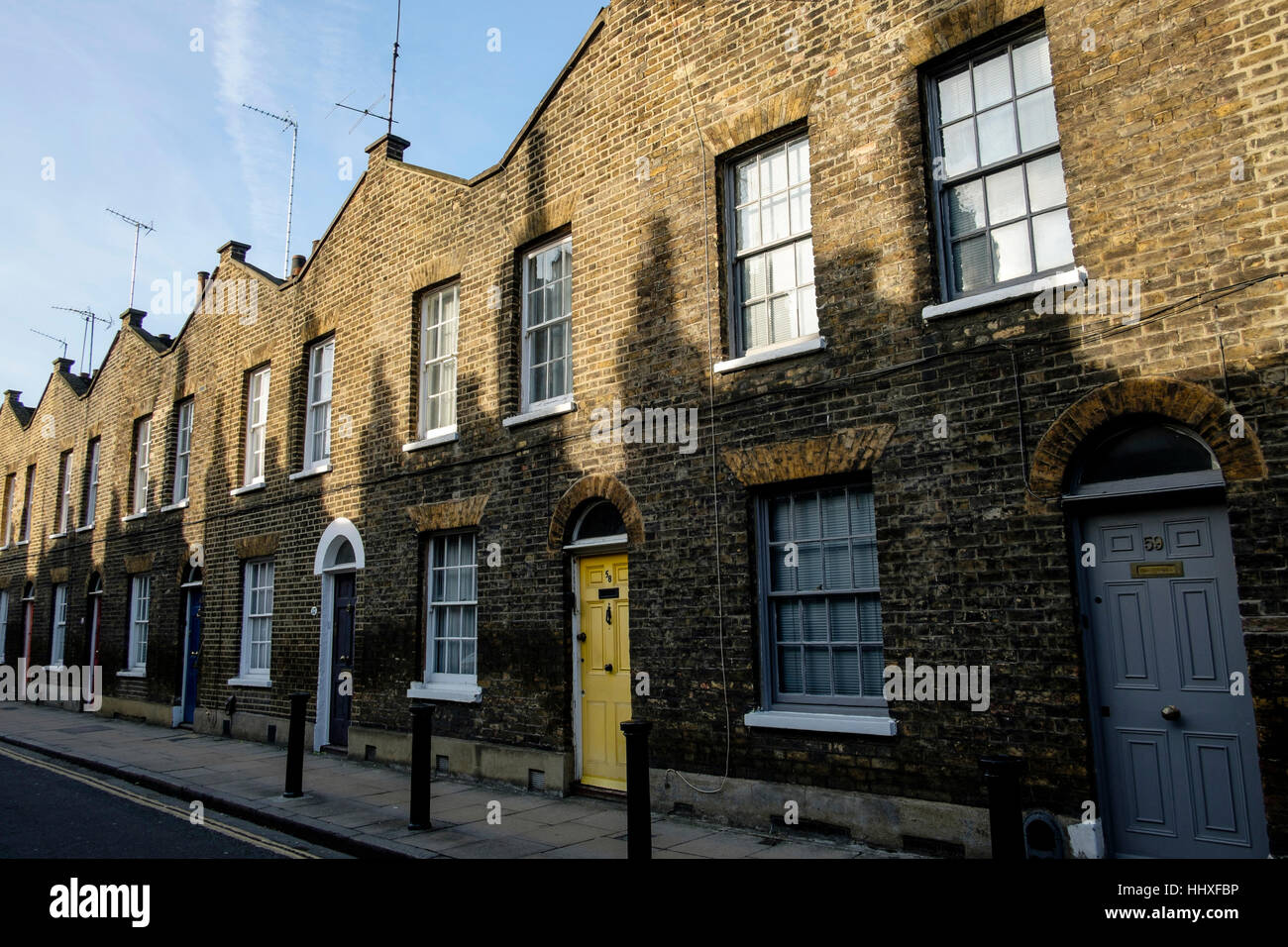 Victorian london street houses hi-res stock photography and images - Alamy