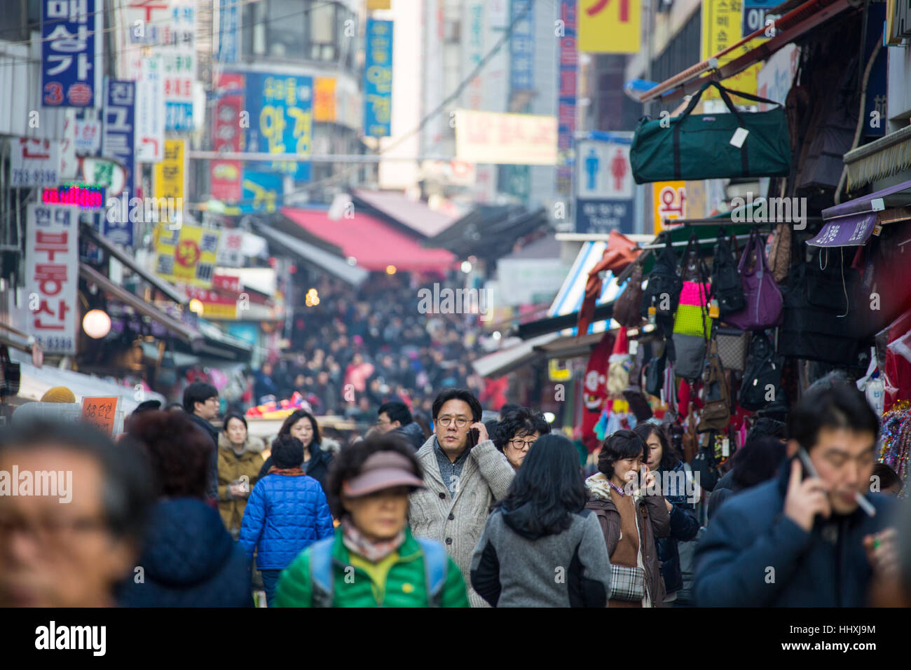 Street market korea hi-res stock photography and images - Alamy