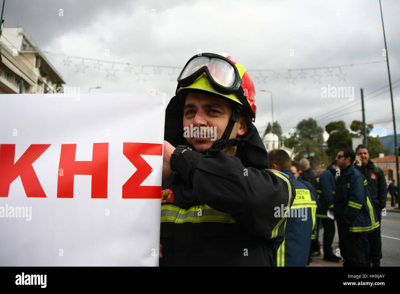 Athens, Greece. 20th Jan, 2017. Greek firefighters Unions demonstrate ...